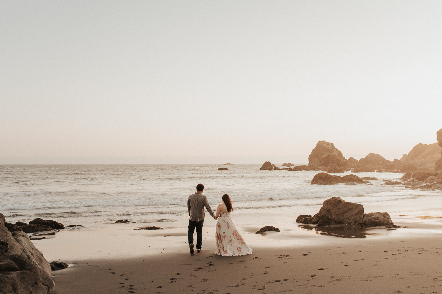 Oregon Coast Engagement Photos | Nicole + DaShawn - wanderkings.com