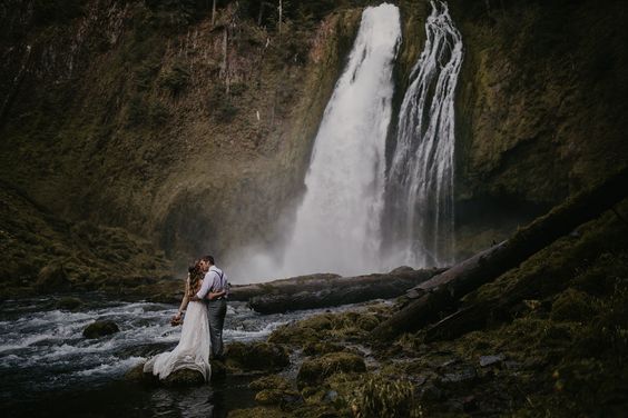 10 Tips For Planning a Waterfall Elopement - wanderkings.com