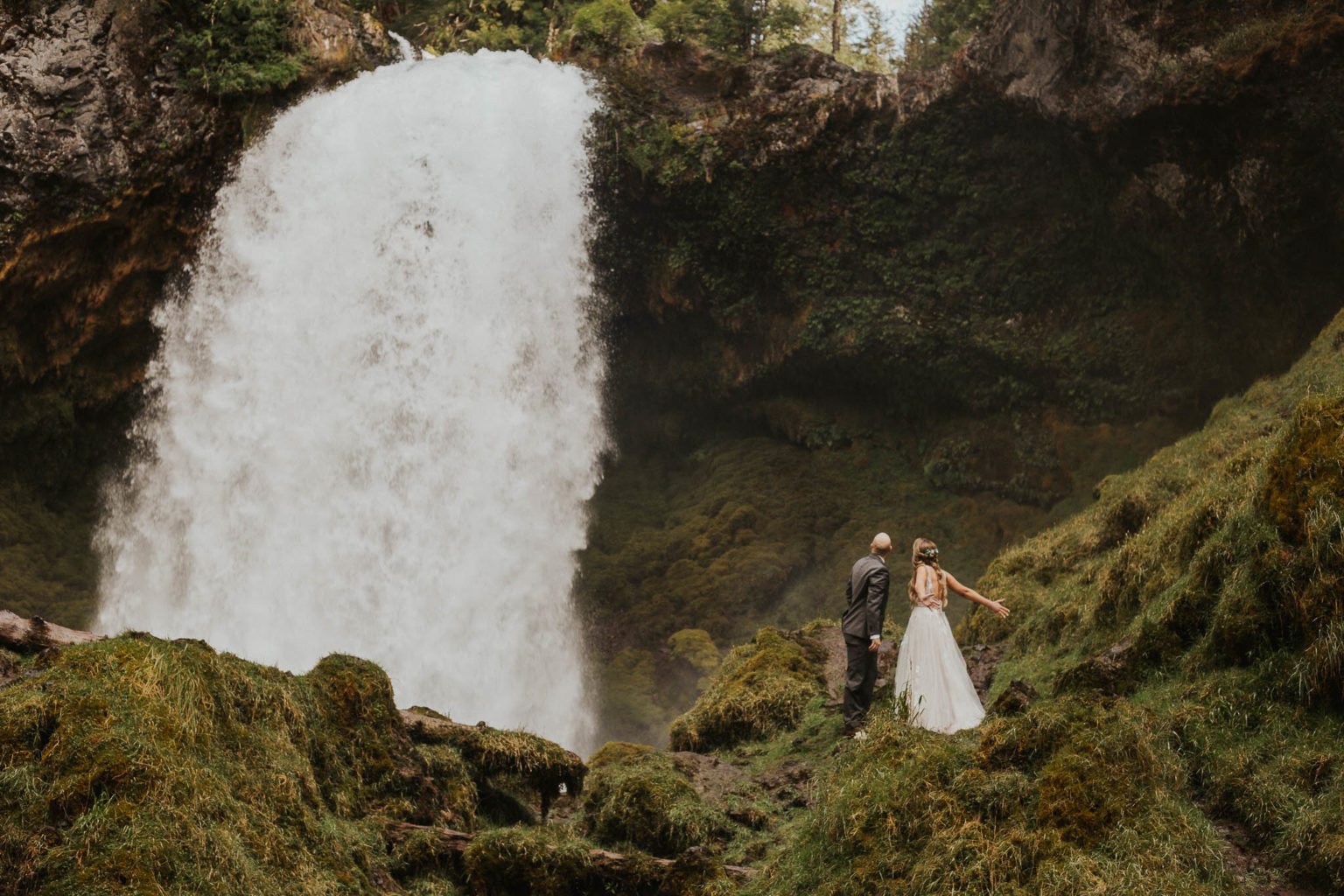 10 Tips For Planning a Waterfall Elopement - wanderkings.com