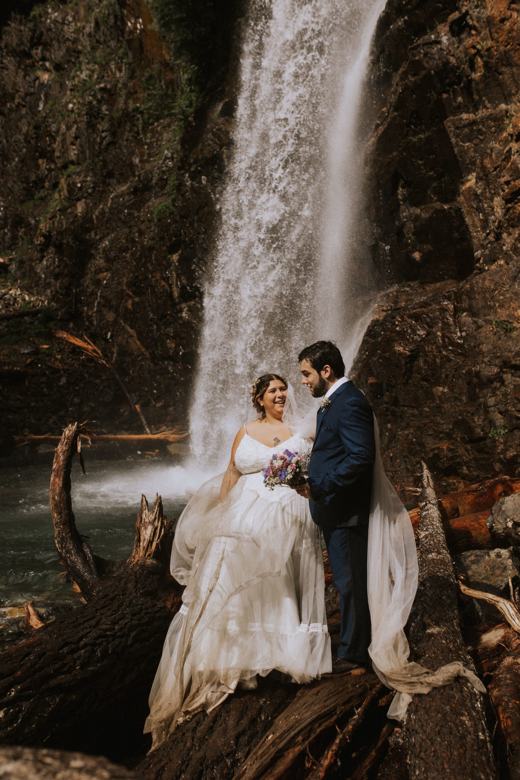 10 Tips For Planning a Waterfall Elopement - wanderkings.com
